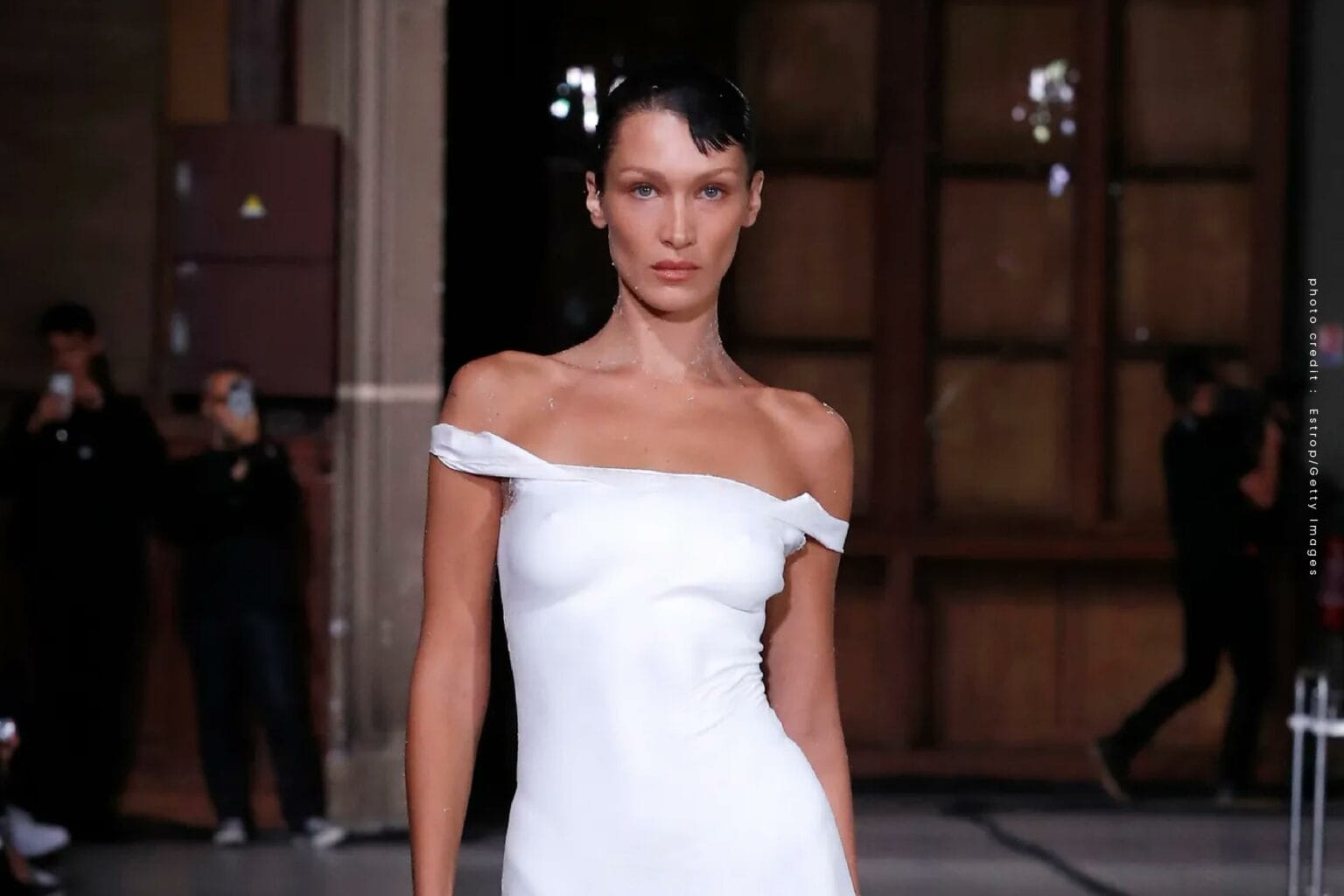 Spray-on Fabric สร้างชุดจากสเปรย์เส้นใยผ้า - Urban Creature