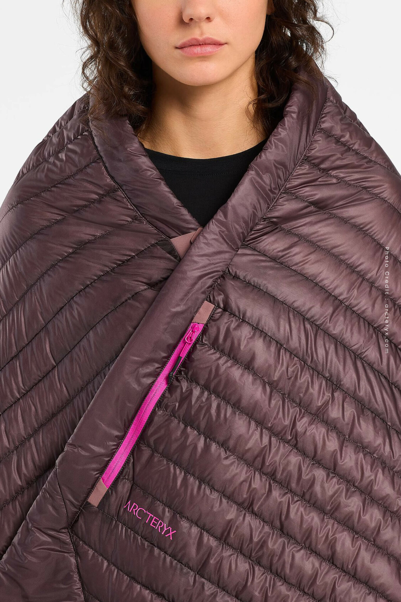 ผ้าห่มขนเป็ดจากวัสดุอัปไซเคิลของแบรนด์ Arc’teryx - Urban Creature