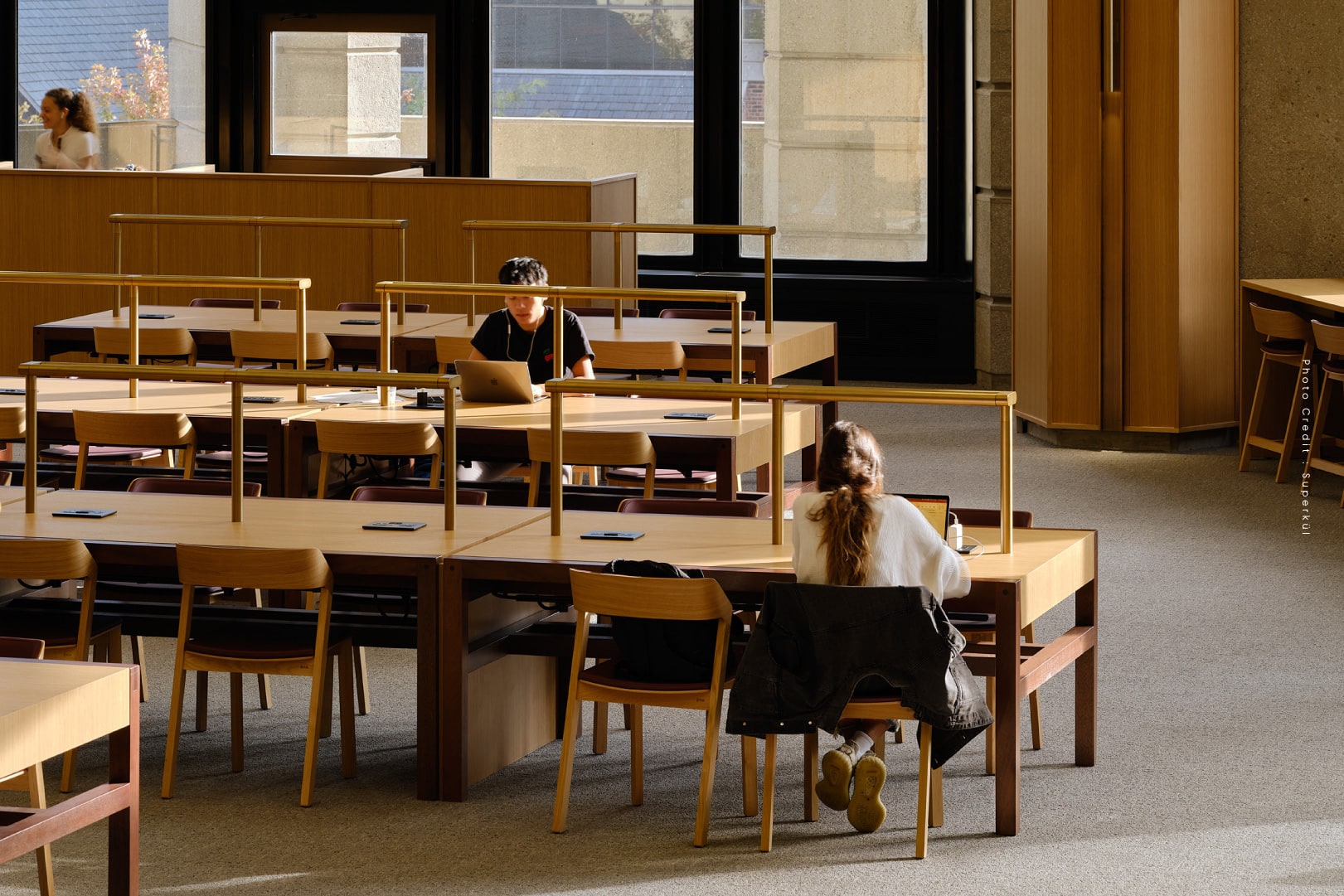 Robarts Library ความอบอุ่นสบายตาในสเปซที่แข็งกร้าว โซนอ่านหนังสือรีโน ...
