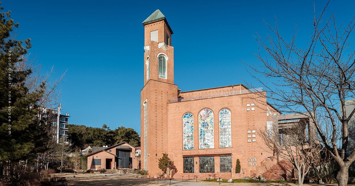 MADE LIM Café เปลี่ยนโบสถ์ 120 ปีเป็นคาเฟ่ - Urban Creature