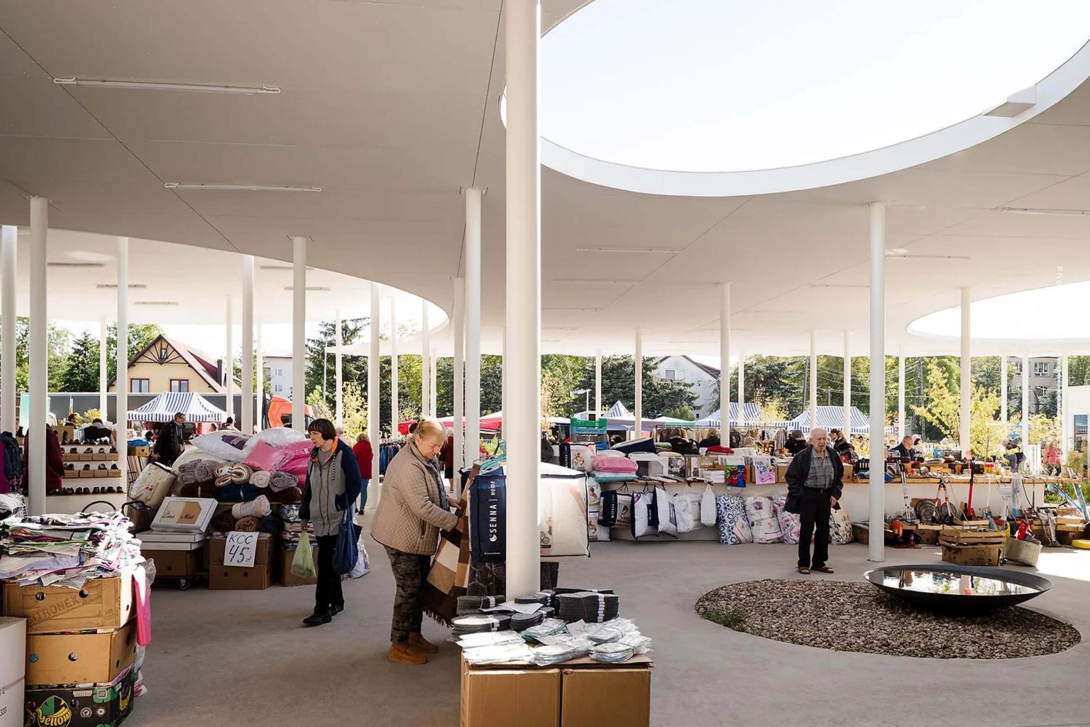 Targ Blonie Market ตลาดสดมินิมอลในโปแลนด์ - Urban Creature