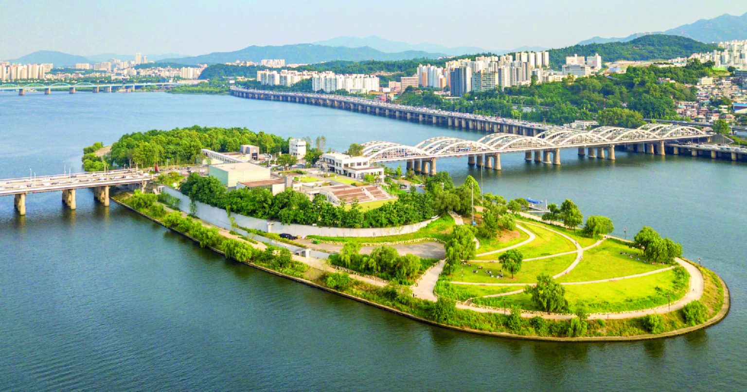 สนามกีฬาสวนเบญจกิติช่วงทดลอง เปิดให้บริการฟรี - Urban Creature