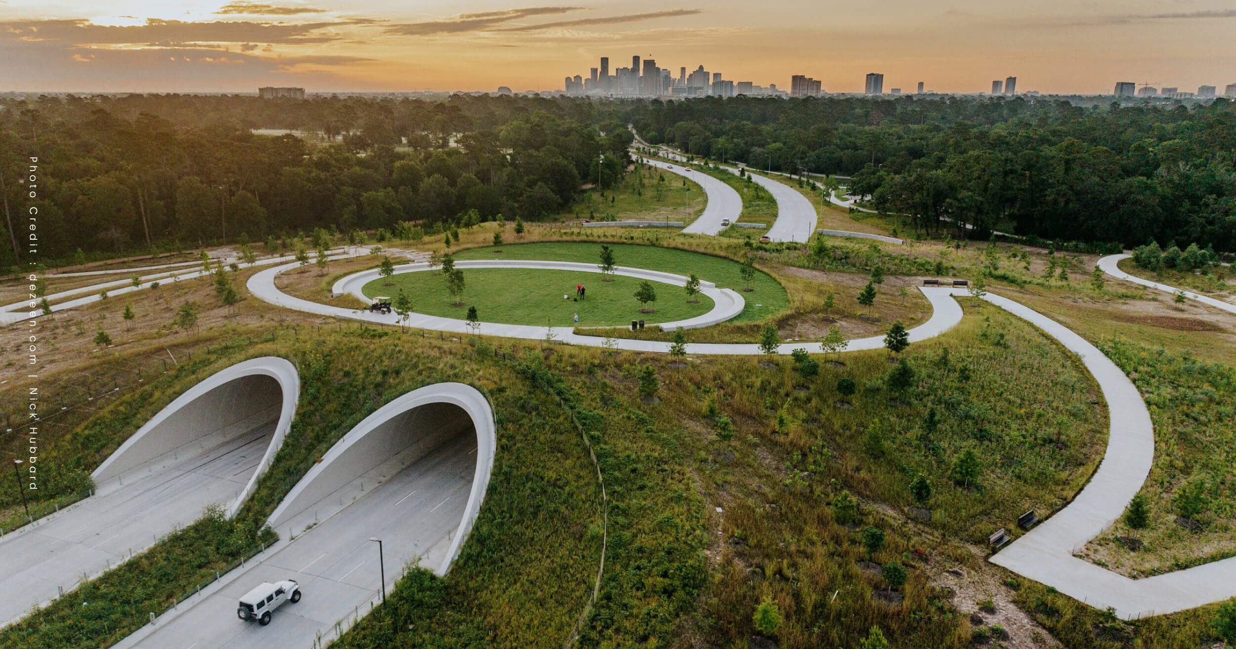 ‘Kinder Land Bridge’ สะพานข้ามถนนบนอุโมงค์ทางหลวง - Urban Creature